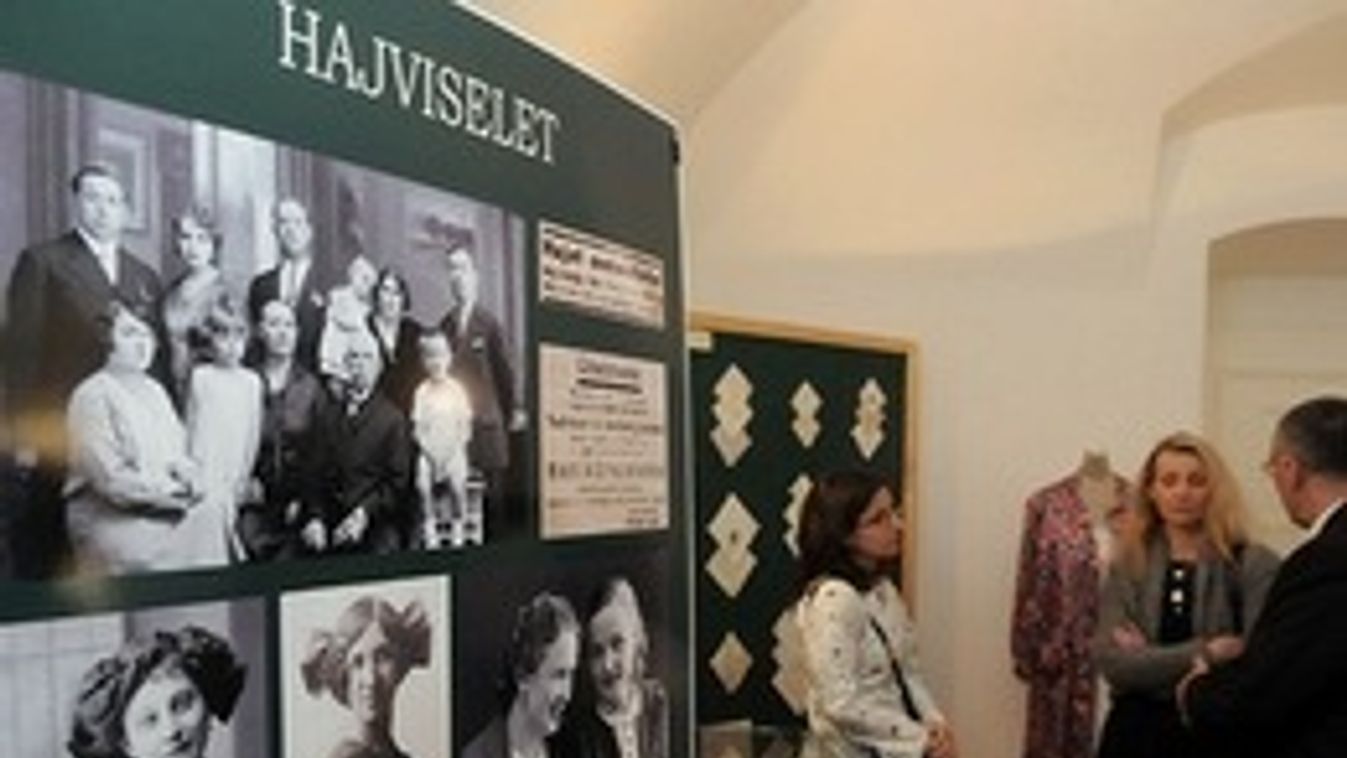 Hajdanvolt korok divatját mutatja be a kiállítás
