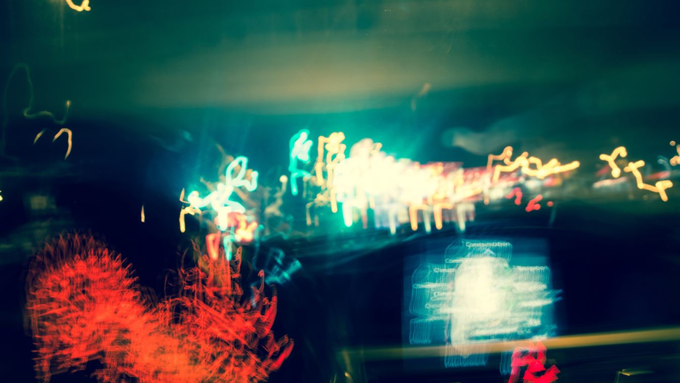 Még a sávját sem tudta tartani, úgy be volt rúgva egy kamionos az M1-esen (videó)