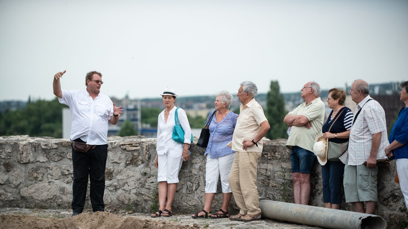 Az egri vár elzárt területén tehettek sétát az érdeklődők