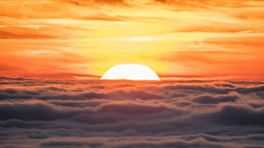 HEOL - Csodálatos felhőtengert és naplementét fotóztak a Mátra felett