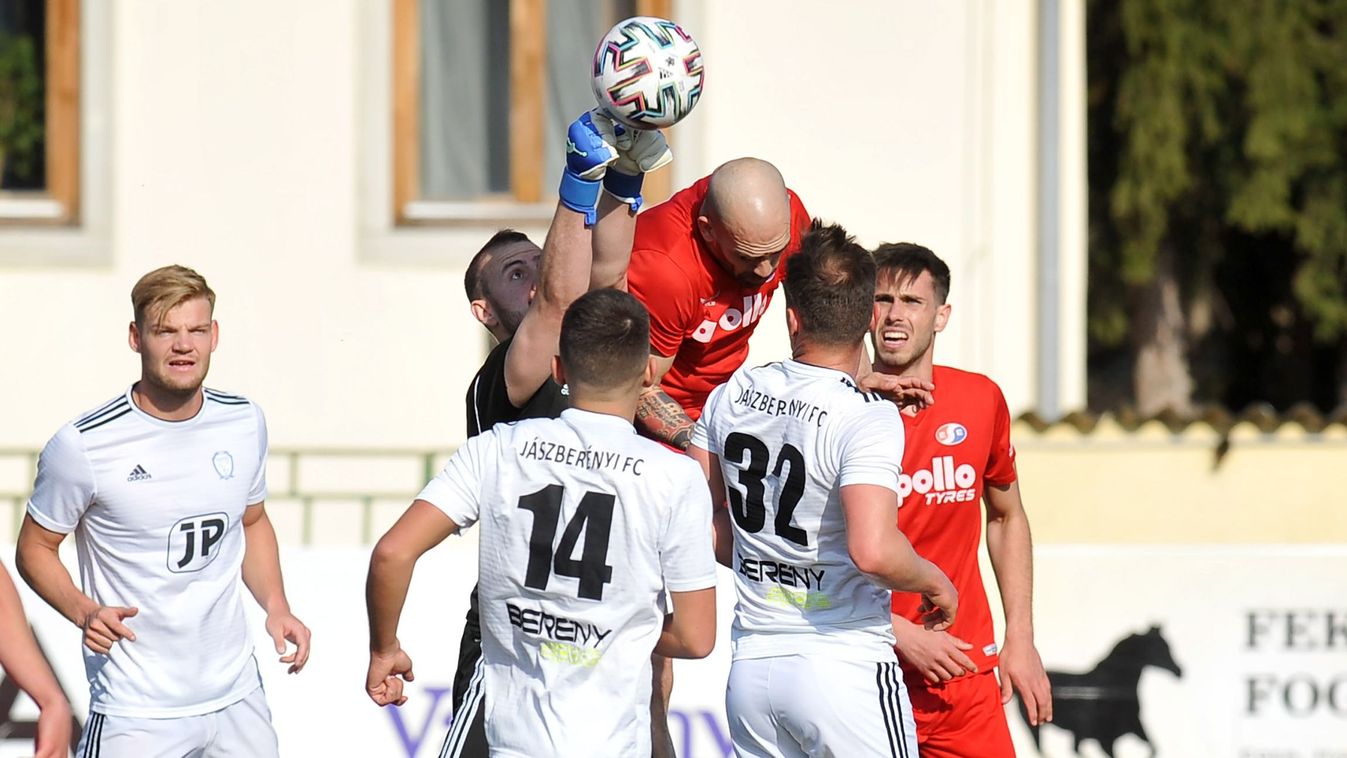 Hét játékos után az edző is távozott az FC Hatvan és az Eger SE ...