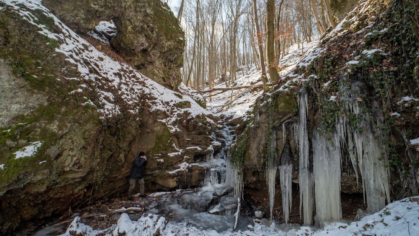 Téli csodavilágot idéz a Mátrában befagyott vízesés + fotók
