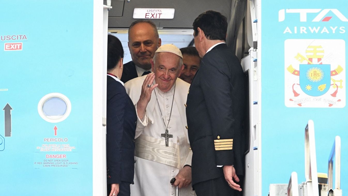Véget ért a háromnapos látogatás, Ferenc pápa elutazott Budapestről (videó)