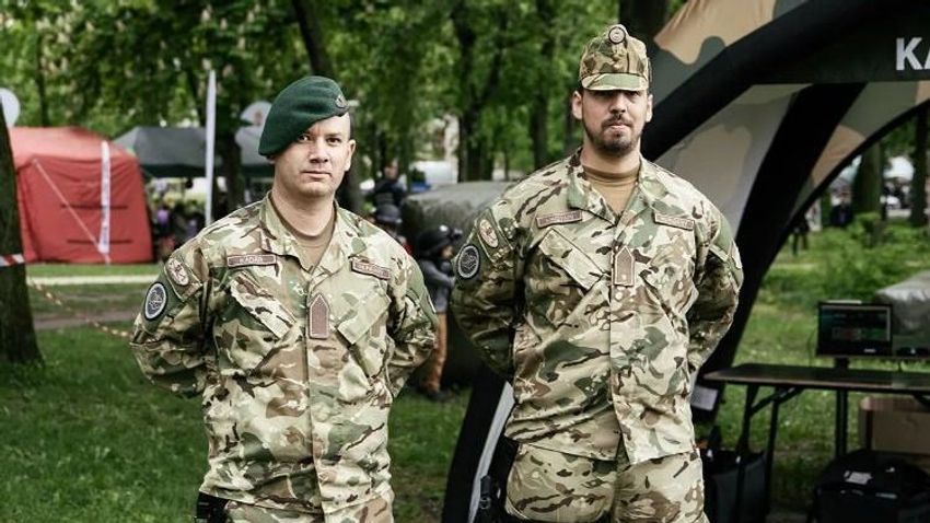 HEOL - Katonák segítették a mentést az M3-as autópályán, elsőként ...