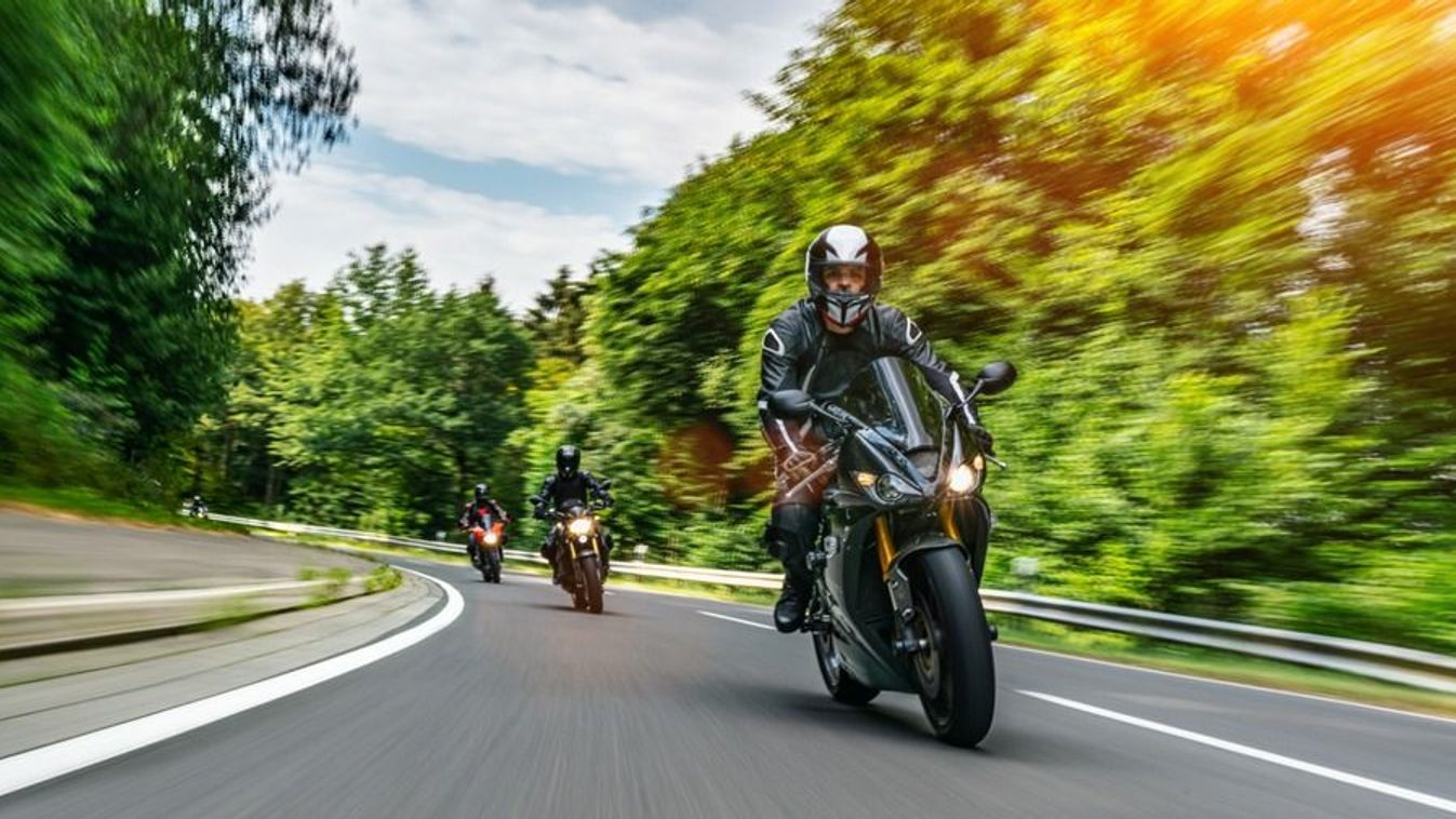 A Mátrában motorozókat segítik a Heves vármegyei rendőrök + videó