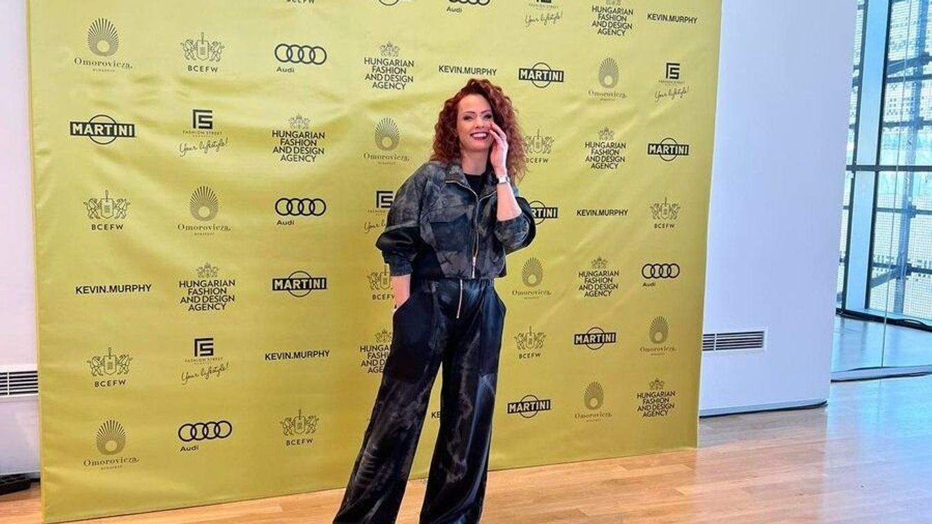 49 évesen is ilyen bombázó Dobó Kata