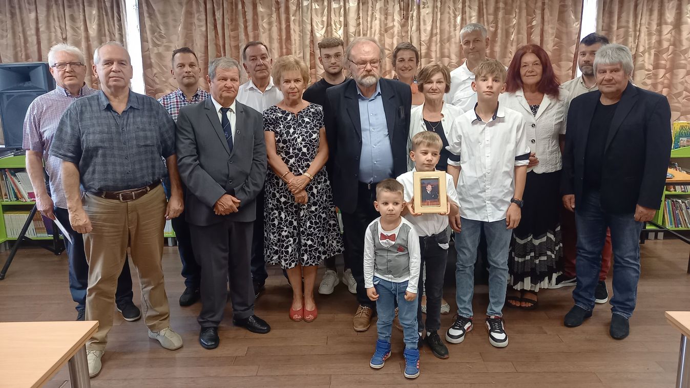 A 20 éve elhunyt dr. Vass Gézára emlékeztek Besenyőtelken