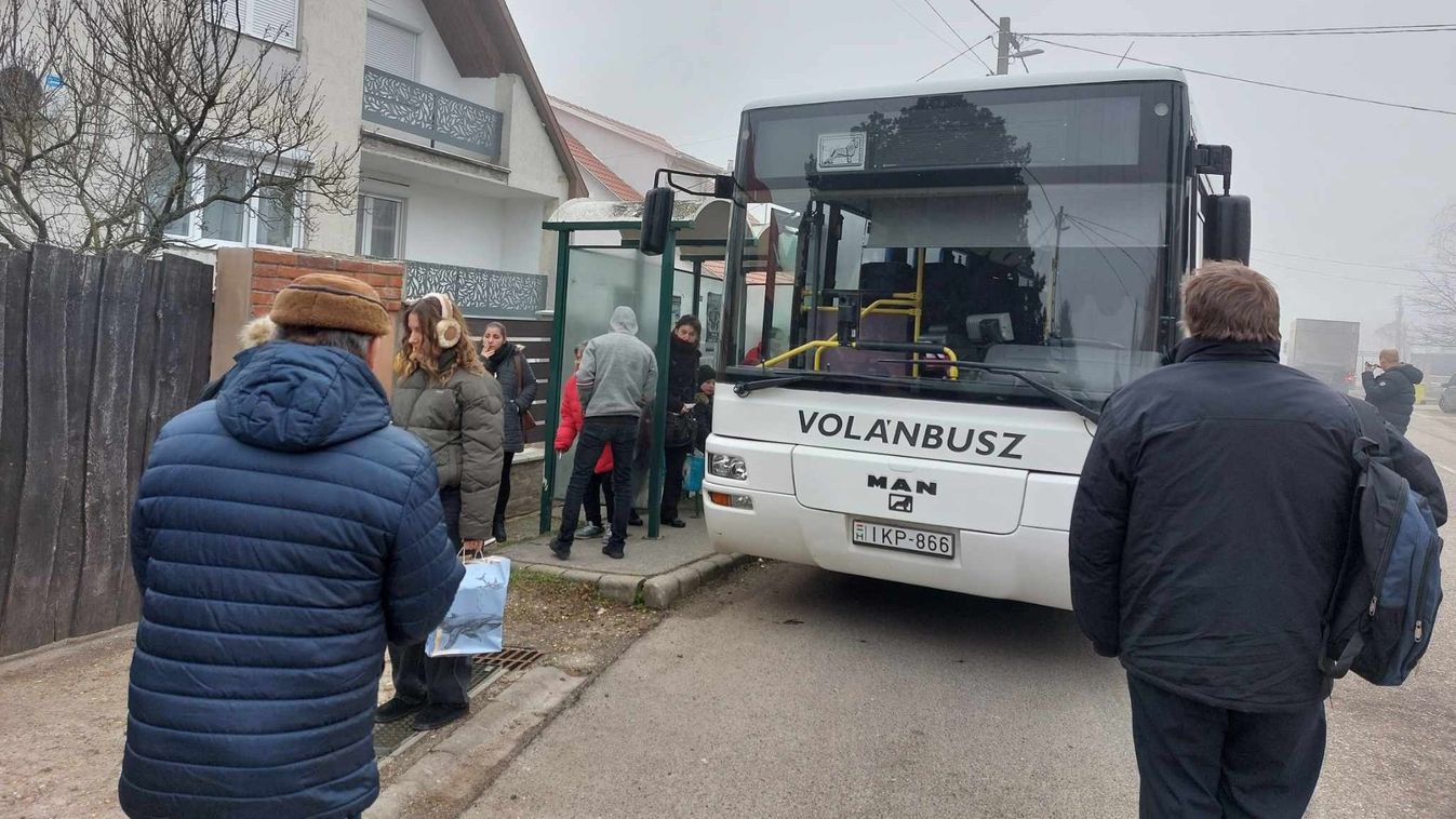 Füstölő busz miatt szállították le az utasokat Egerszalókon