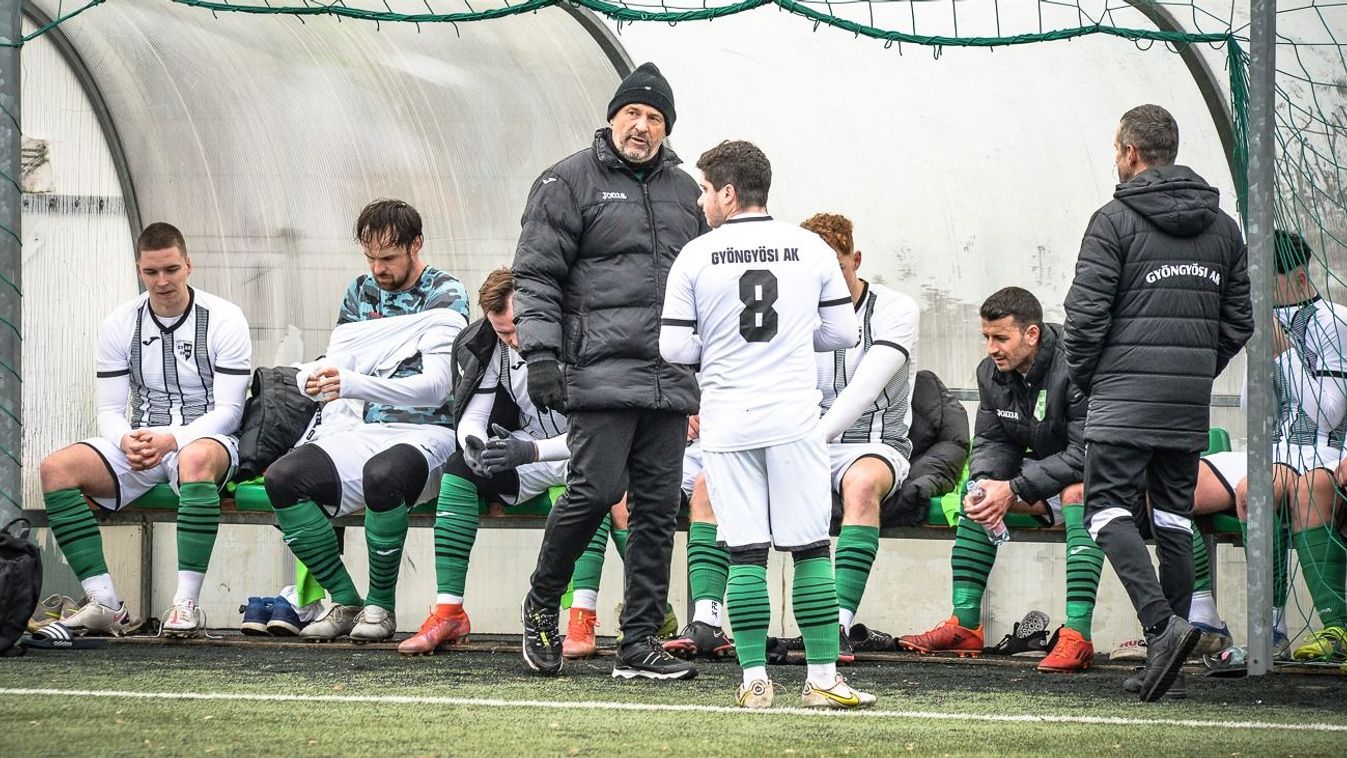 A Gyöngyösi Ak 11 Az Eger Se Csapata 13 30 Kor Kezd