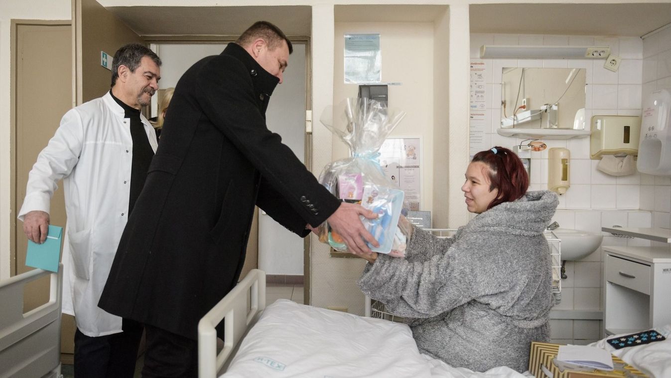 Bence Márk az esztendő első hatvani újszülöttje