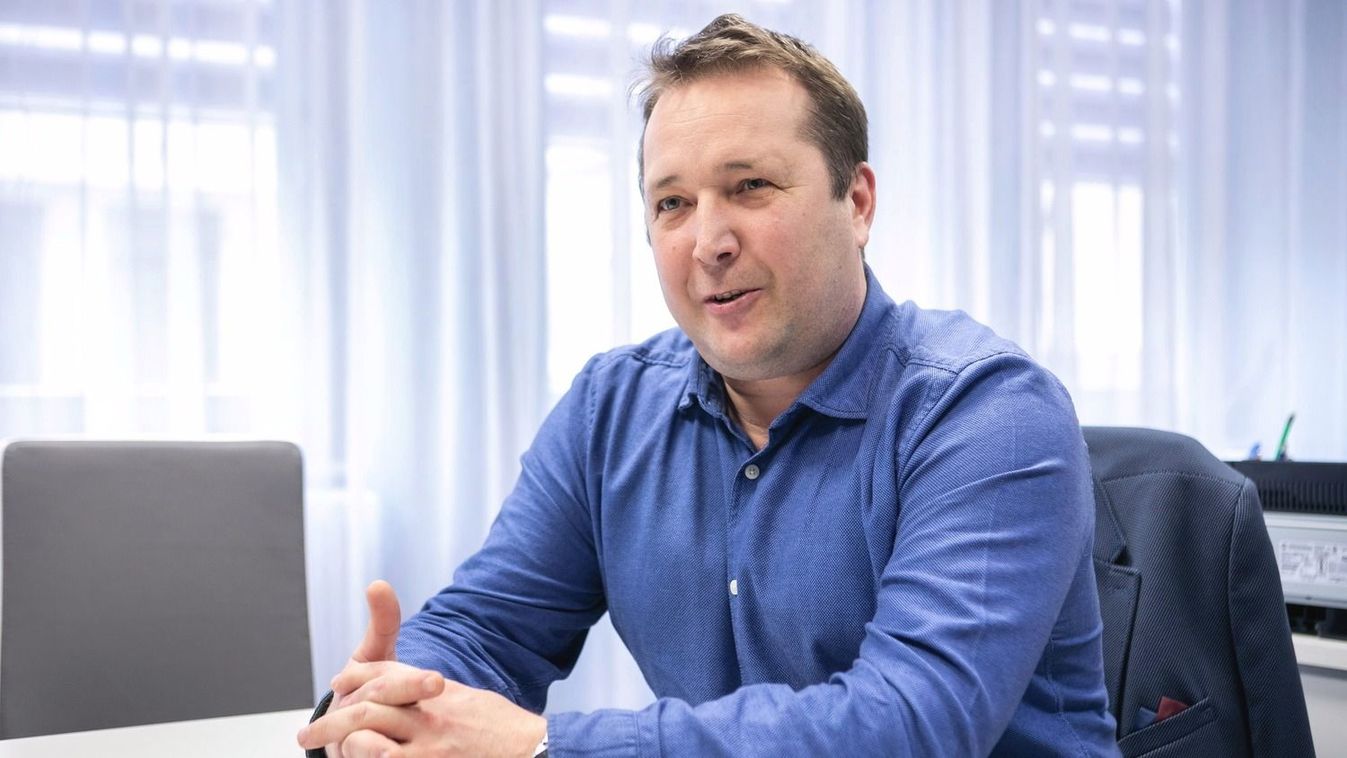 Új városközpont, szépülő intézmények, utak épültek Füzesabonyban