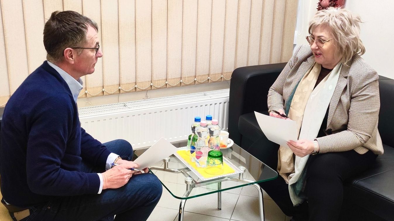 Jó kezekben vannak a Hatvani Tankerület iskolái, mondta a honatya