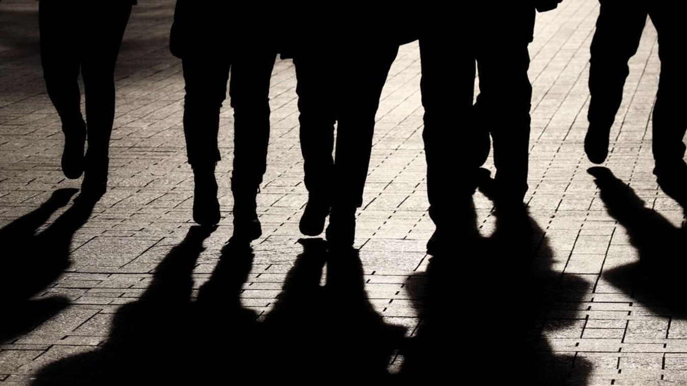 Fiatalokból álló galeri rabolt az egri éjszakában