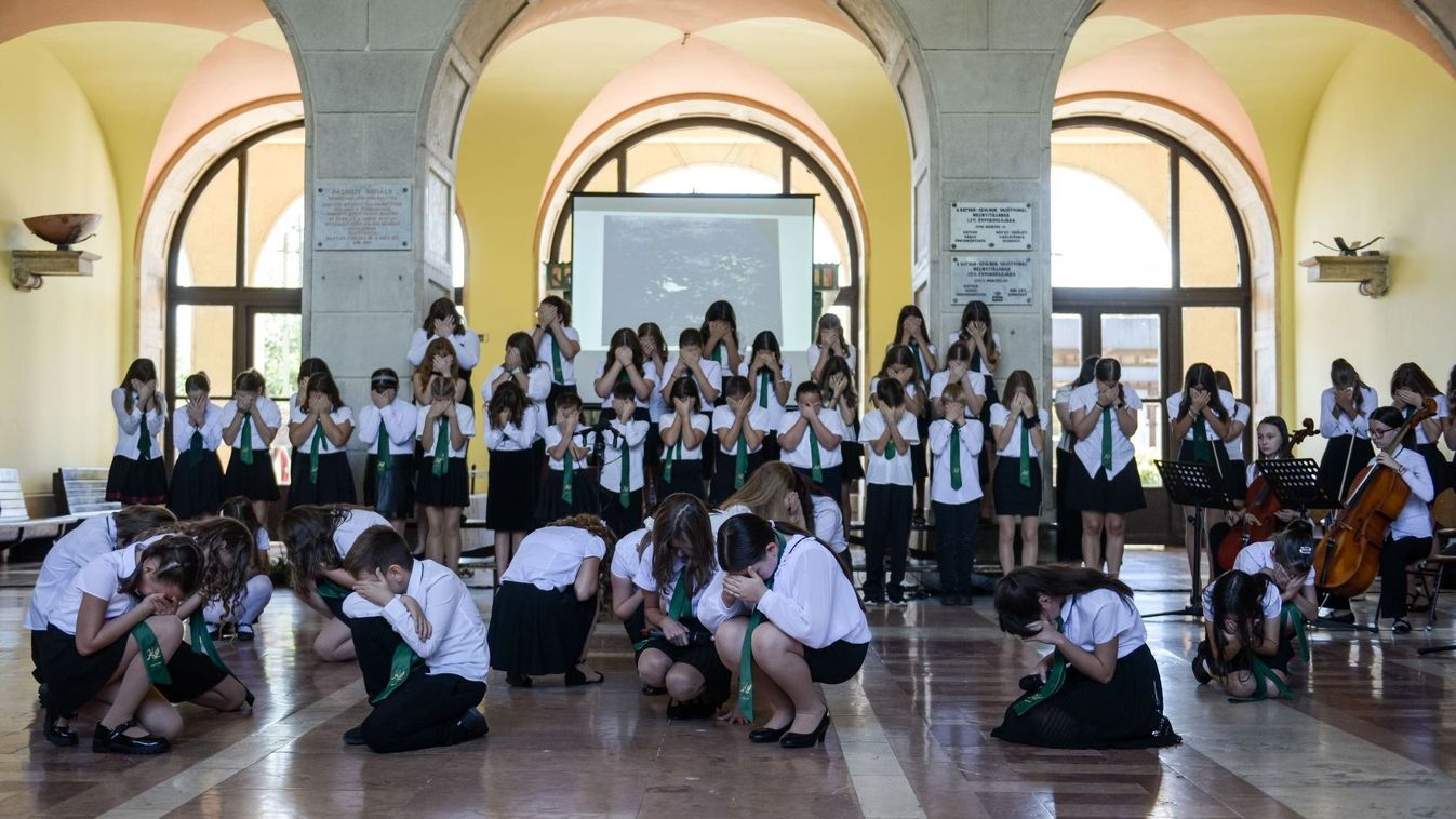 A hatvani vasútállomás lebombázására emlékeztek