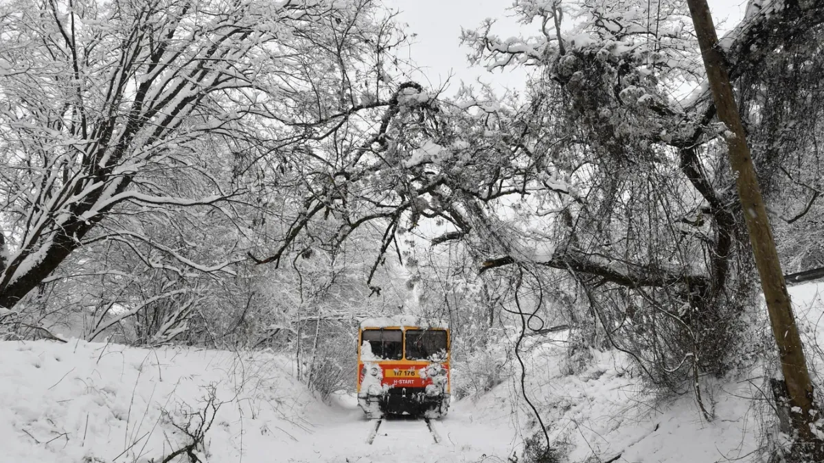 Hótörő vonat tisztította meg az ország egyik legszebb vasútvonalát