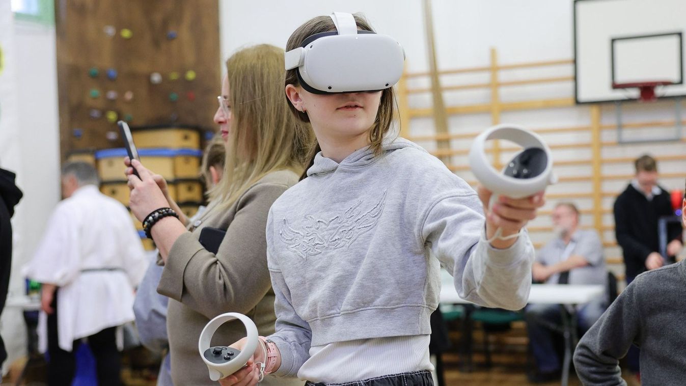 A HUNOR program főmérnöke is hivatalos volt Egerbe a robotok versenyére
