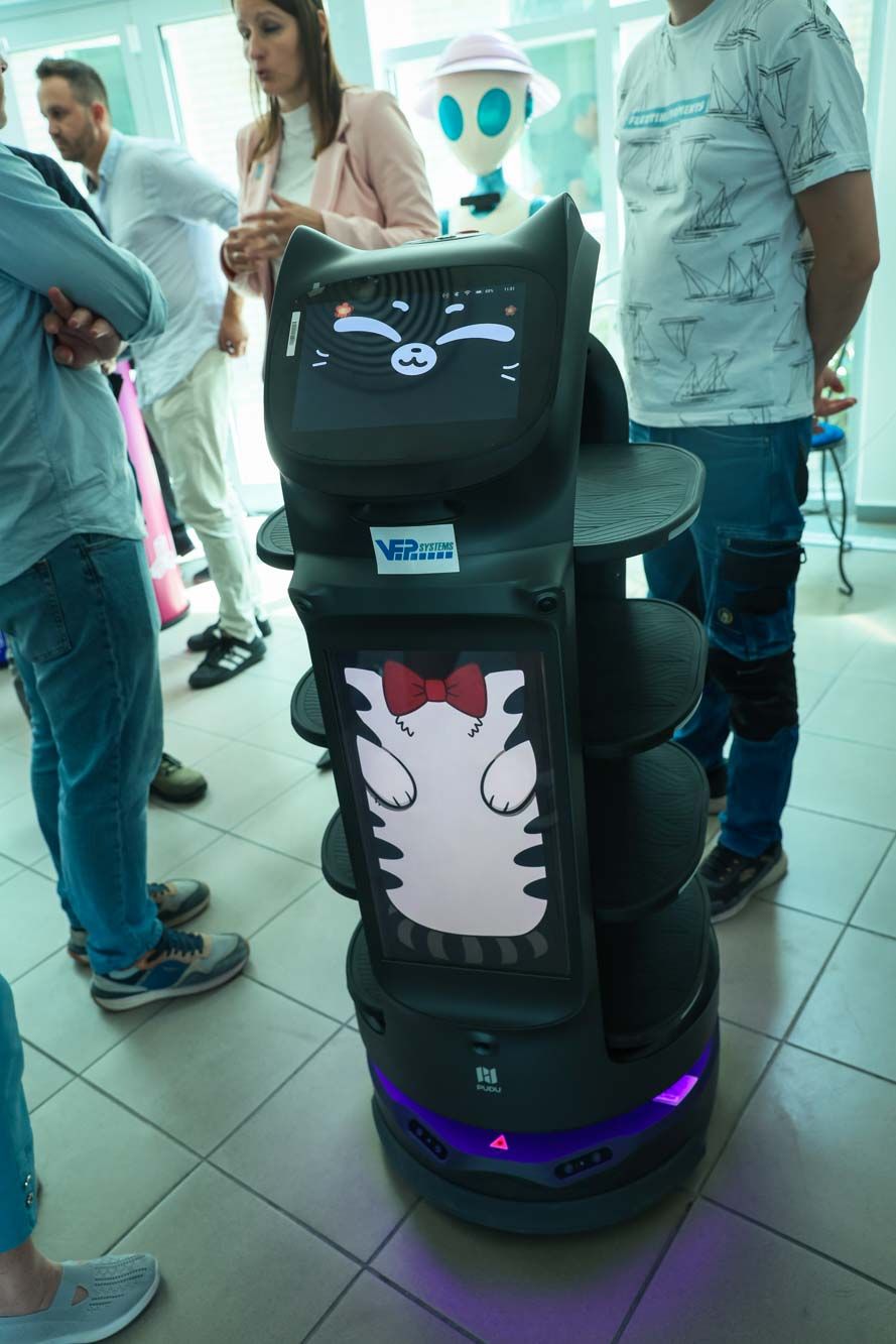Humanoid robotot is bemutattak Egerben
